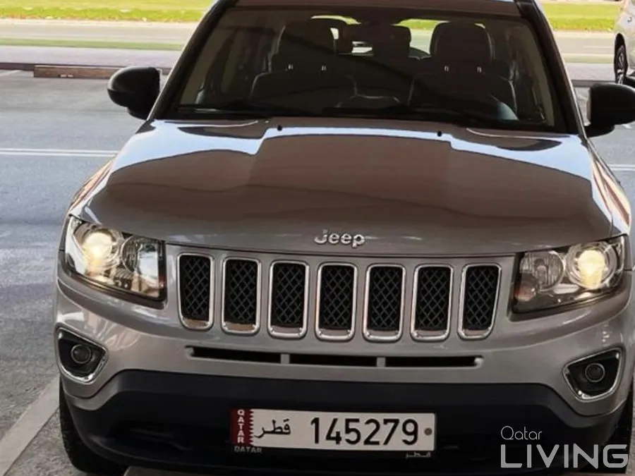 JEEP COMPASS LIMITED 4X4 LOW MILAGE