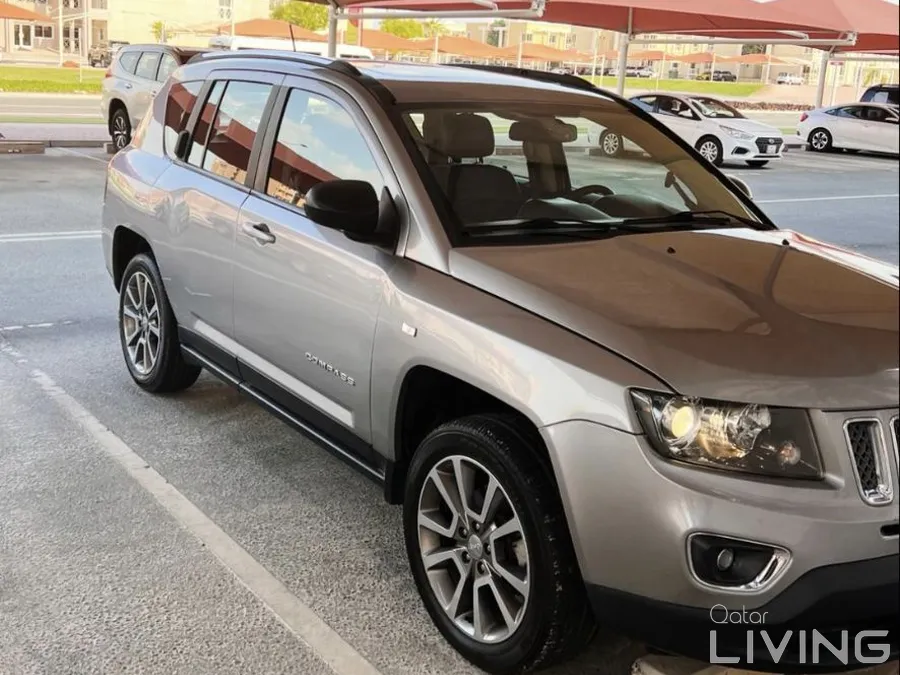 JEEP COMPASS LIMITED 4X4 LOW MILAGE