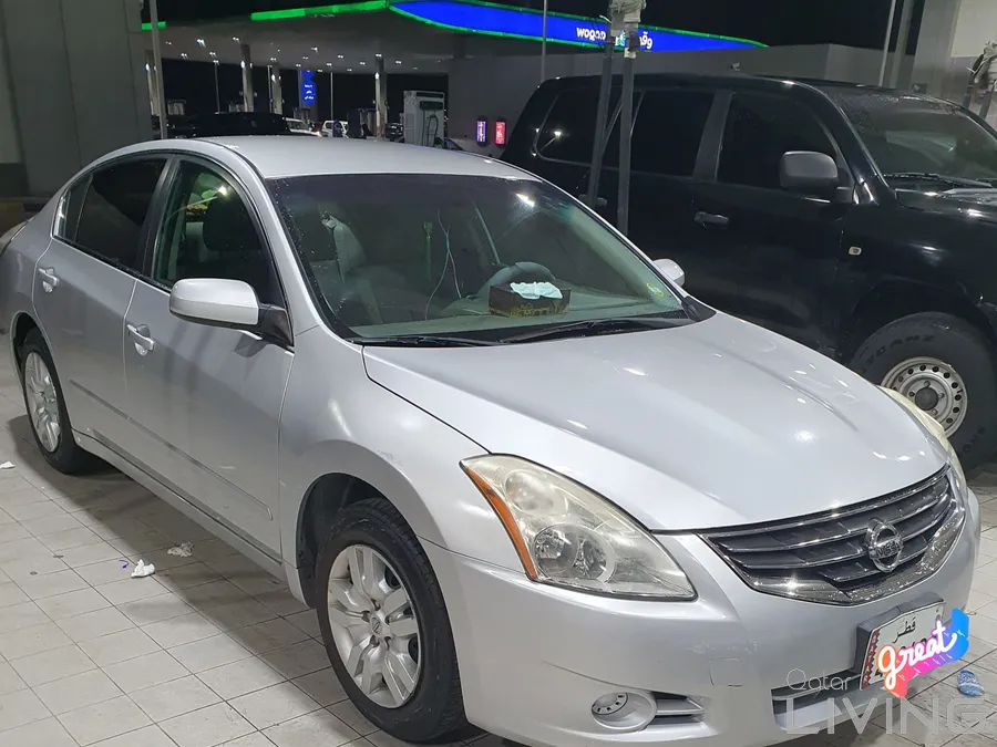 Ready to Drive Altima 2012 for sale Well-Maintained Car.