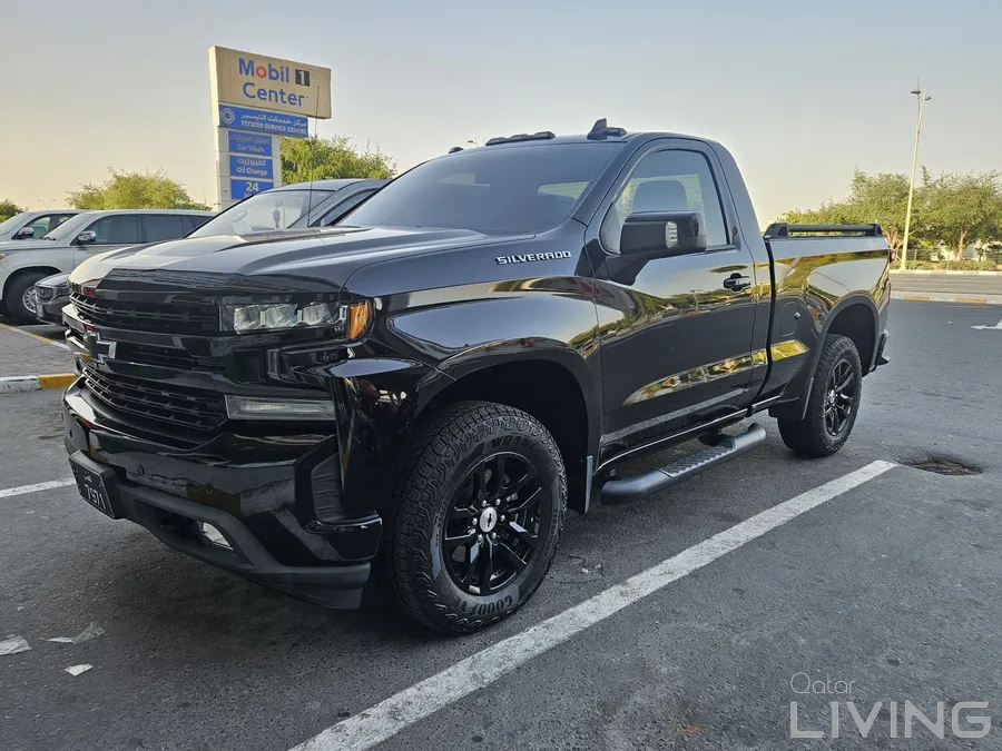 SILVERADO RST 2020 LOW MIKEAGE SAME AS NEW.